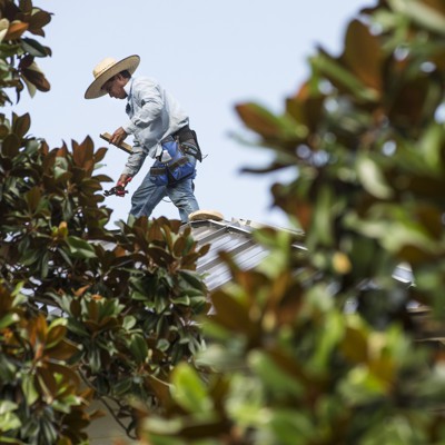 Many states decline to require water breaks for outdoor workers in ...