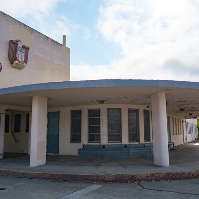 The federal government has more than 8,000 vacant properties. Why aren ...